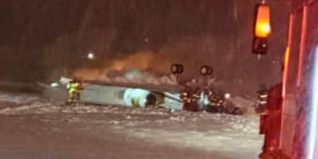 6 people died in crash of private jet in snowstorm, airport officials ...