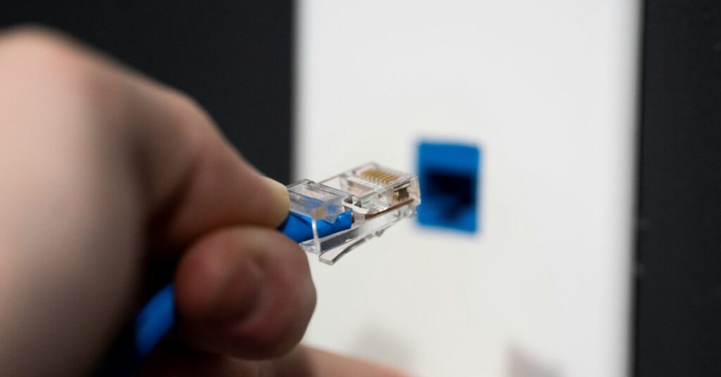 Massive Microsoft 365 outage affects Outlook, Defender, more – Pak ...